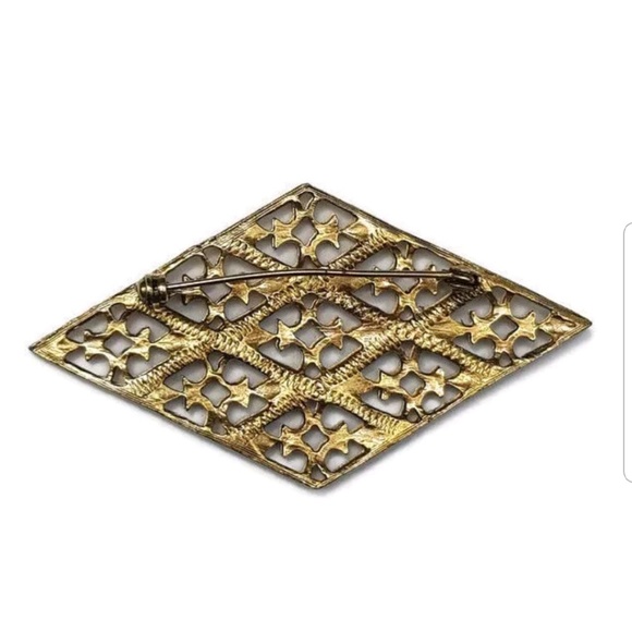 Vintage | Jewelry | Vtg Diamond Shaped Gold Toned Metal W Swirls Pin ...